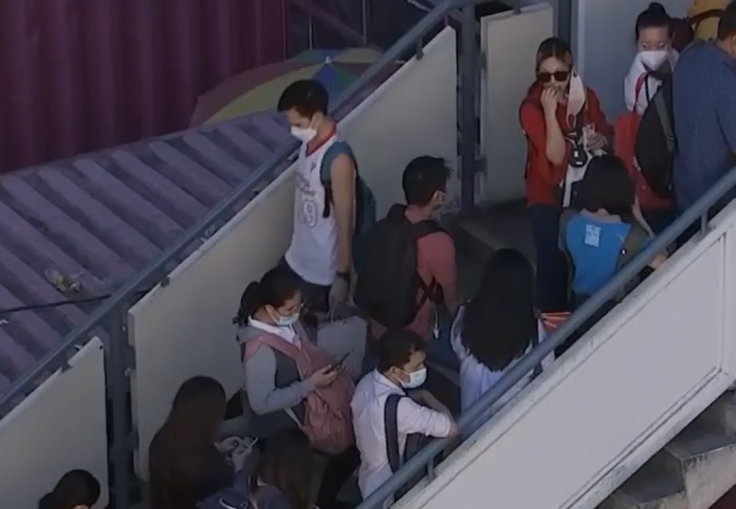 Free rides cause long lines at MRT-3 stations | GMA News Online