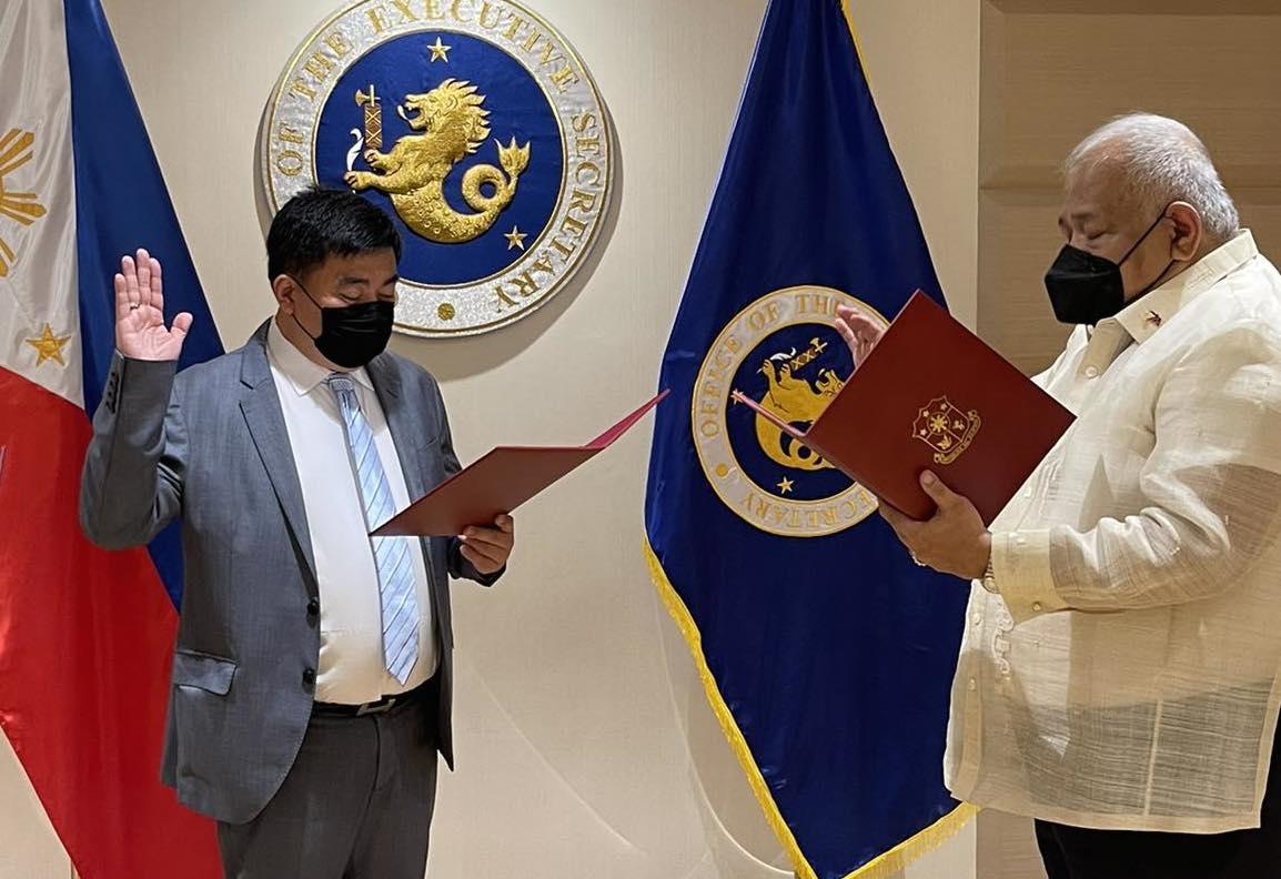 Duterte appoints Matibag as acting Cabinet secretary | GMA News Online