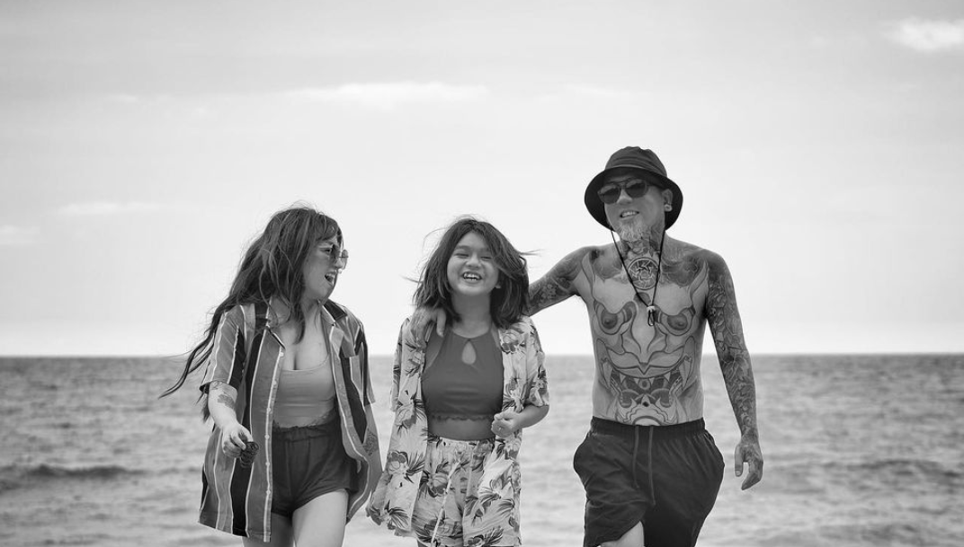 Ex-couple Jay Contreras, Sarah Abad reunite for daughter Isla's 12th ...