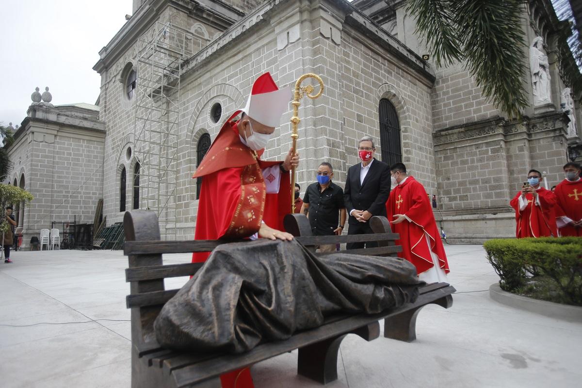 'Homeless Jesus' sculpture unveiled at Manila Cathedral | Photos | GMA ...