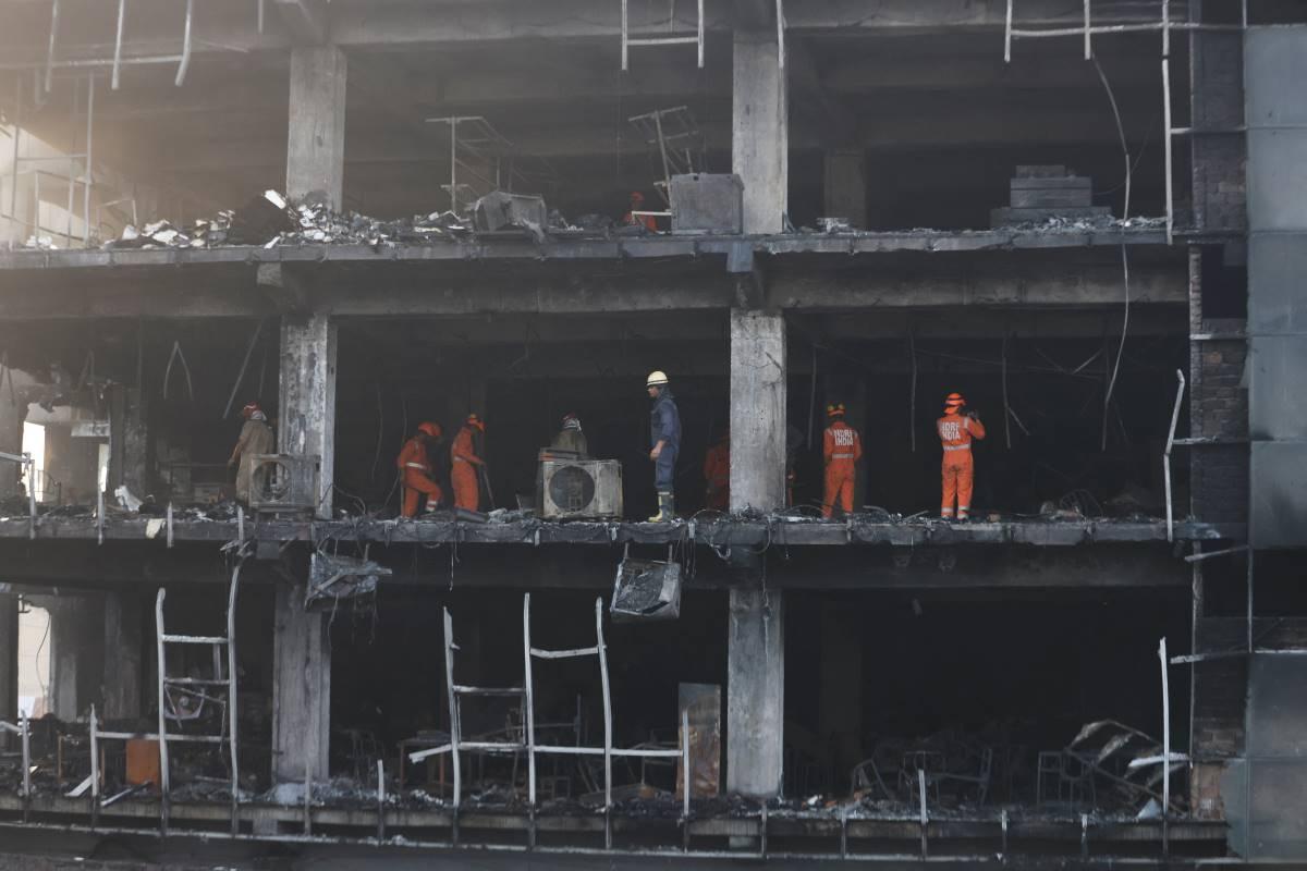 Building fire kills 27 in New Delhi, police arrest company owners | GMA ...