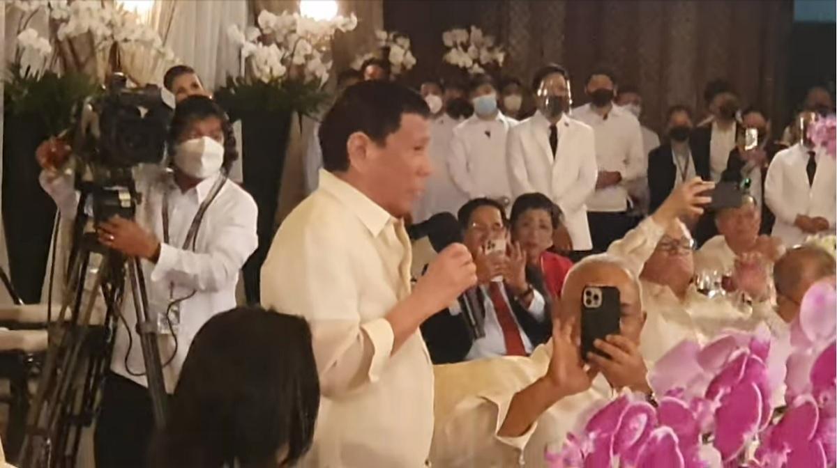 Duterte hosts thanksgiving dinner for Cabinet members, serenades them ...