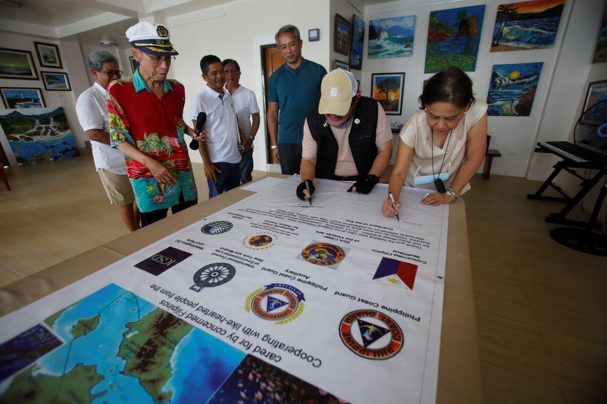 Officials sign covenant on Verde Island passage conservation | Photos ...
