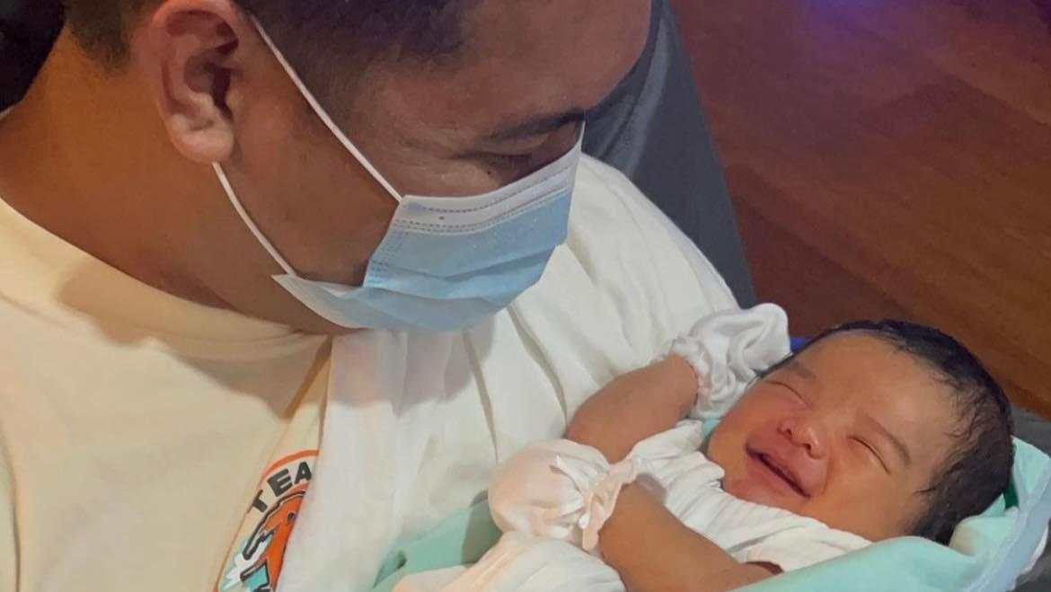 CongTV, Viy Cortez’s baby Kidlat flashes huge, cute smile | GMA News Online