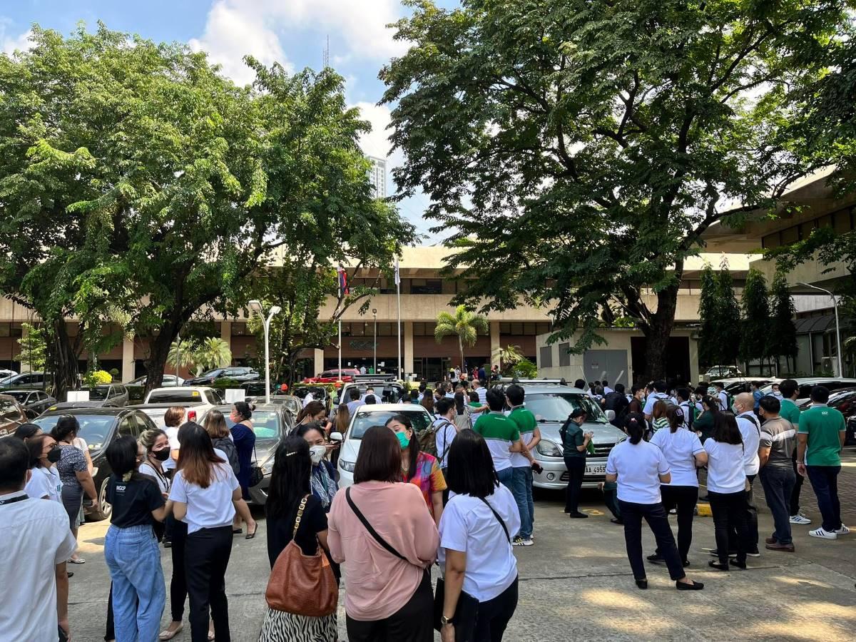 NGCP employees evacuate building following magnitude 7 quake | Photos ...