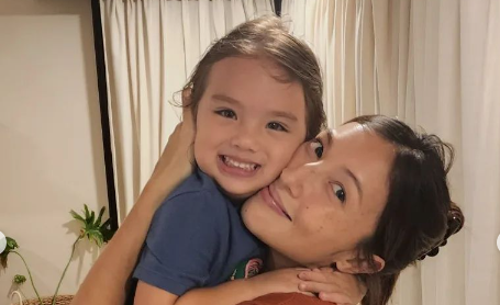 Solenn gets a shower of kisses from Thylane before 1st father- daughter ...