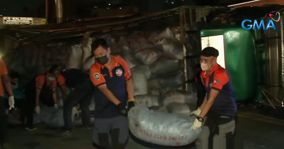 Manure causes heavy traffic on C-5 after truck turns on its side | GMA ...