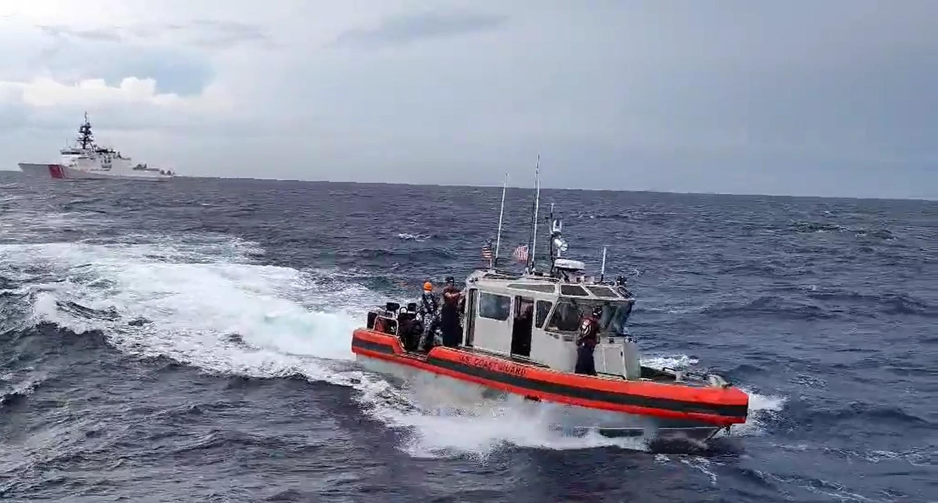 Philippine, US Coast Guard hold search and rescue exercise off Bataan | GMA News Online