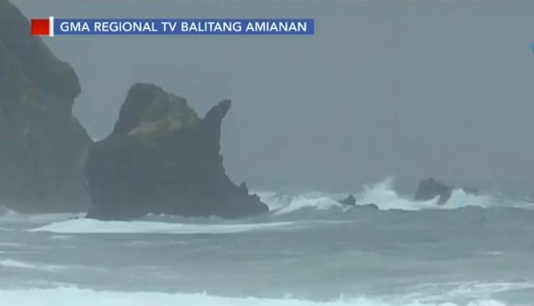 Winds, waves slam coast as Henry pummels Batanes | GMA News Online