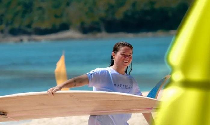 Andi Eigenmann, sumabak sa kaniyang kauna-unahang surfing competition ...
