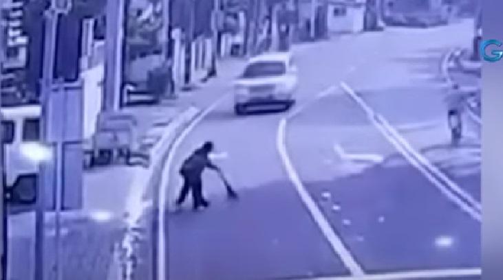 63-anyos na street sweeper, nasagasaan ng SUV sa Parañaque; driver, 'di ... 63-anyos na street sweeper, nasagasaan ng SUV sa Parañaque; driver, 'di ...