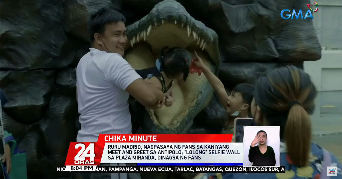 'Lolong' fans enjoy taking photos at selfie wall in Plaza Miranda | GMA ...