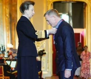 DANIEL_CRAIG | Tracking | GMA News Online