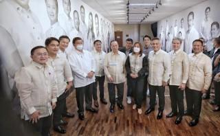 LEGACY_WALL | Tracking | GMA News Online