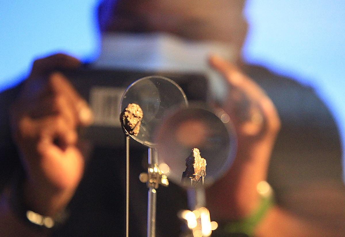 Meteorites exhibit opens at National Museum of Natural History | Photos ...