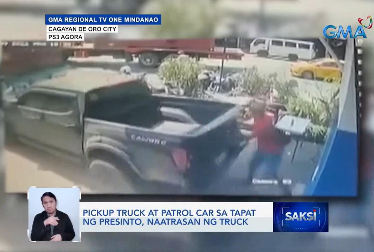 Lalaki, kamuntikang maipit nang maatrasan ng truck ang nakaparadang mga sasakyan | Balitambayan