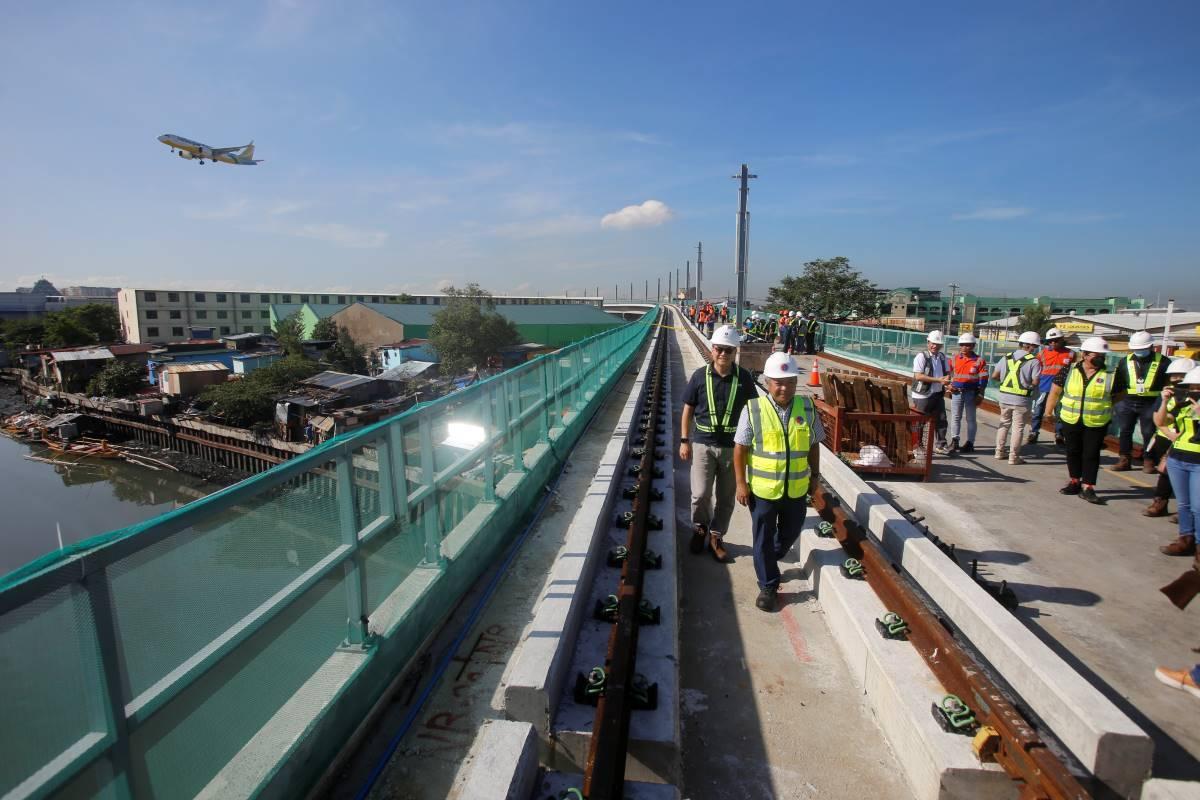 LRT1 Cavite Extension Phase 1 work inspected | Photos | GMA News Online