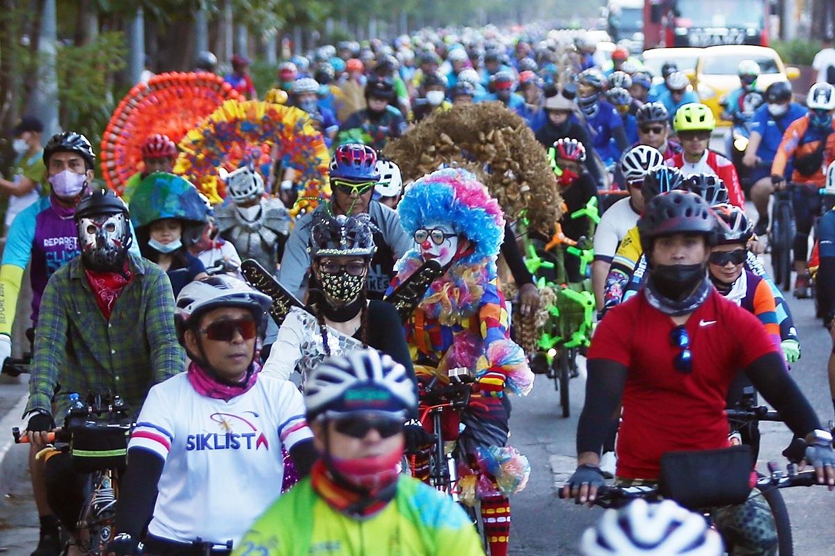 Thousands of cyclists mark National Bicycle Day 2022 | Photos | GMA ...