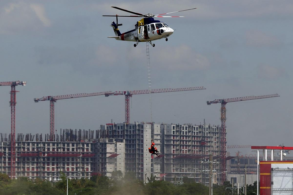 Helicopter rescue simulated during earthquake drill | Photos | GMA News ...
