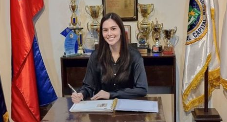 Vickie Rushton is now a Philippine Navy Reservist | GMA News Online