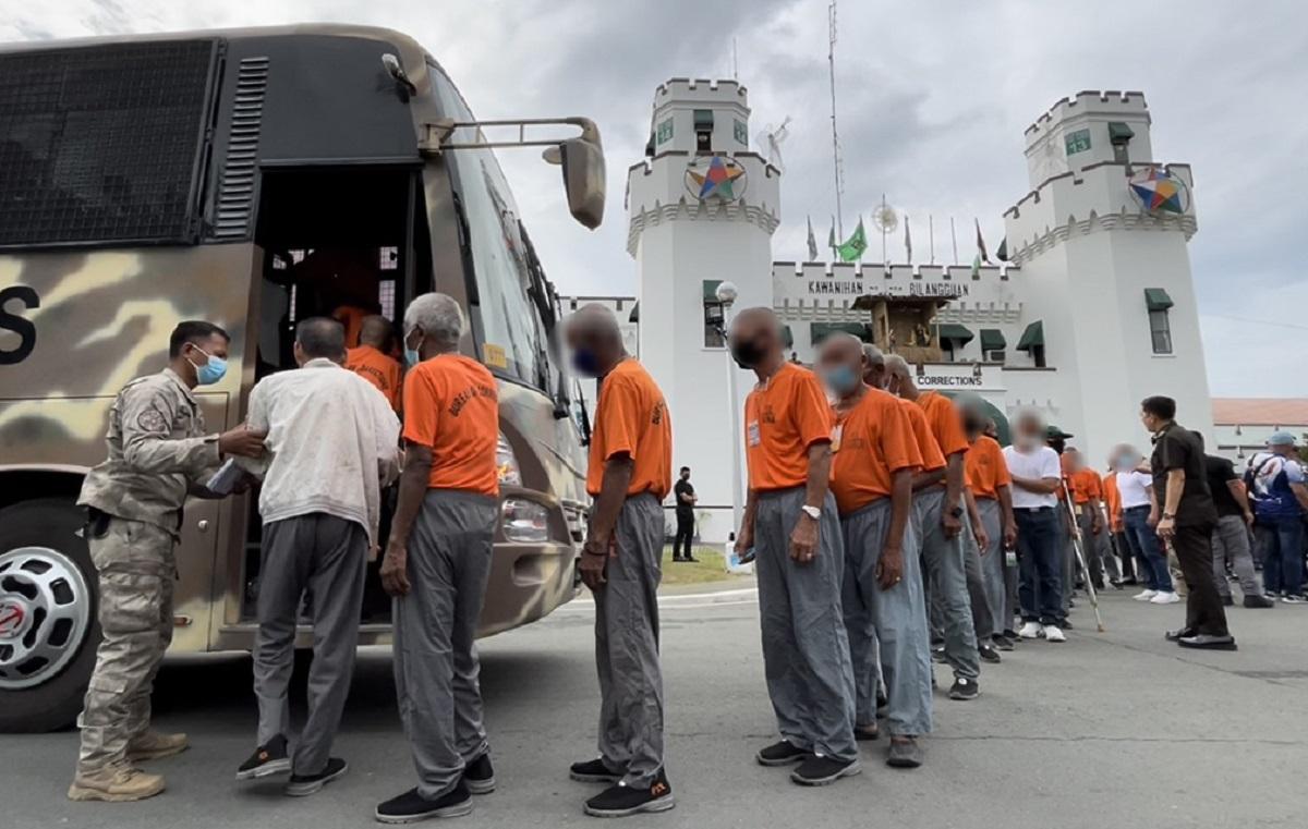 Elderly Bilibid PDLs transferred to minimum security compound | Photos ...