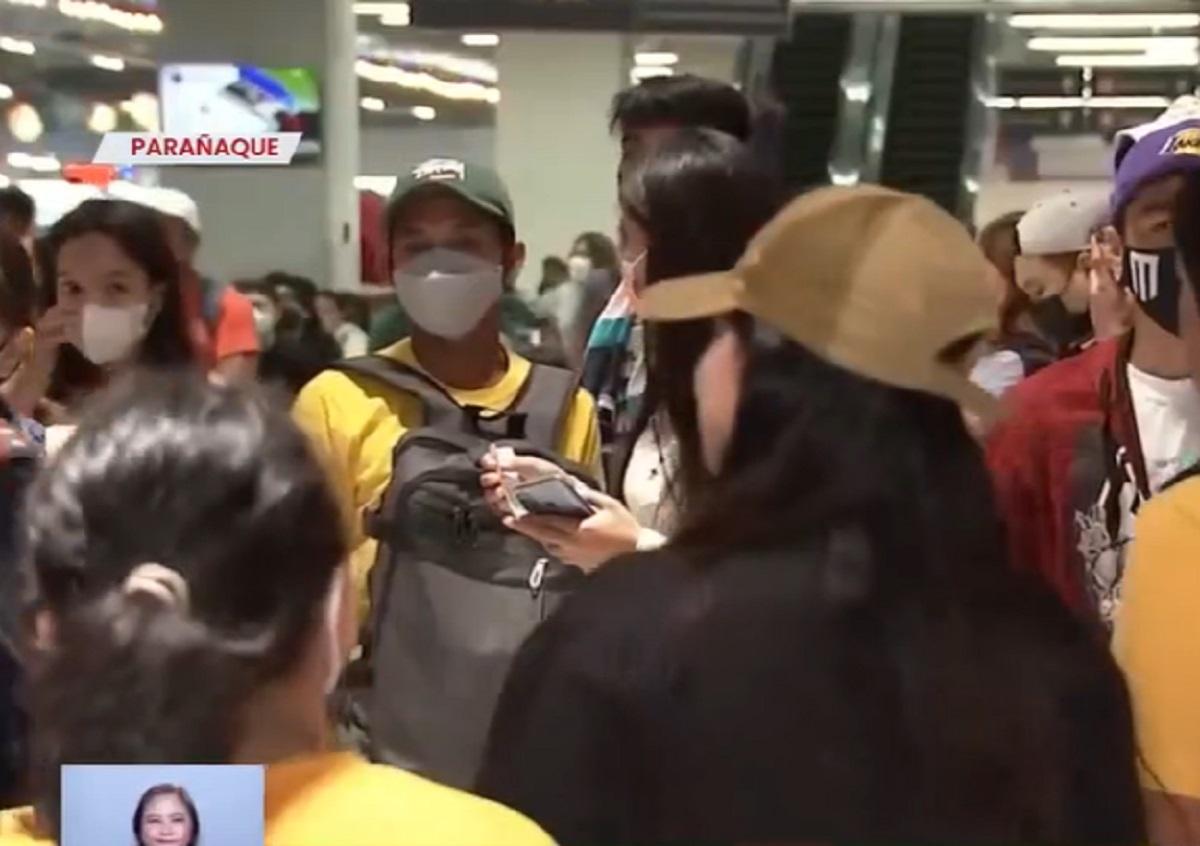 Crowded terminals, heavy traffic mark last Friday before Christmas ...