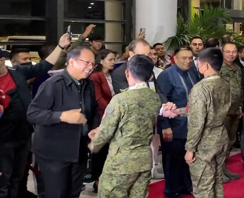 Philippine humanitarian team returns from Turkey | GMA News Online