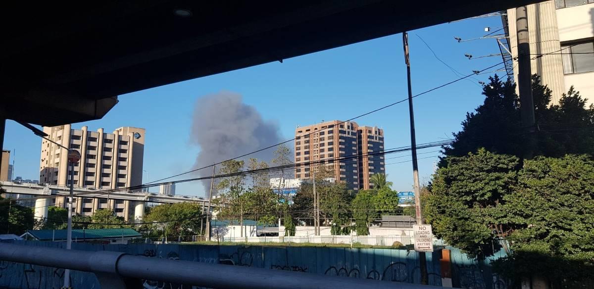 Fire hits residential area in Mandaluyong City | GMA News Online