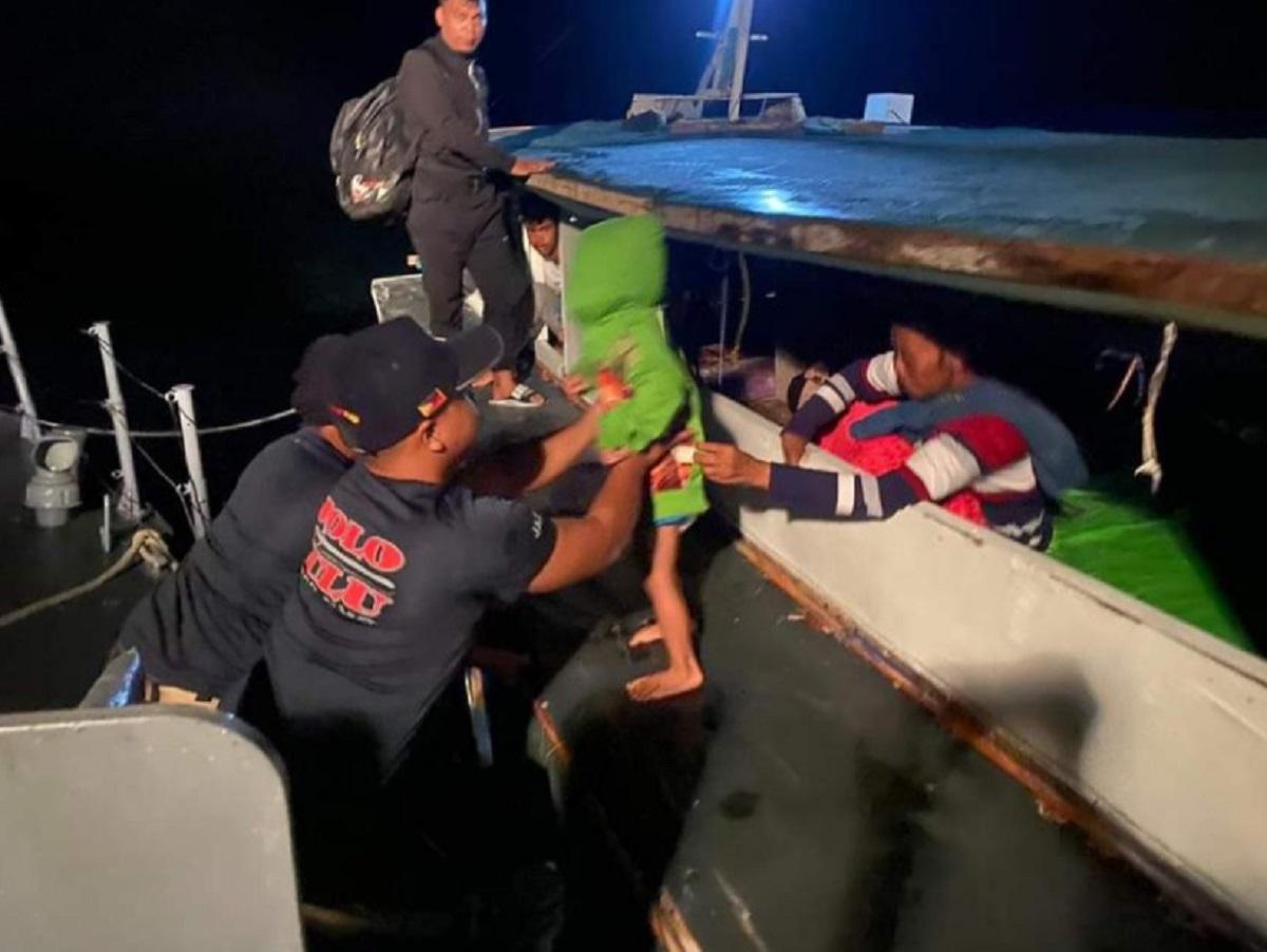 Navy rescues 24 crew, passengers from distressed vessel off Malaysia ...
