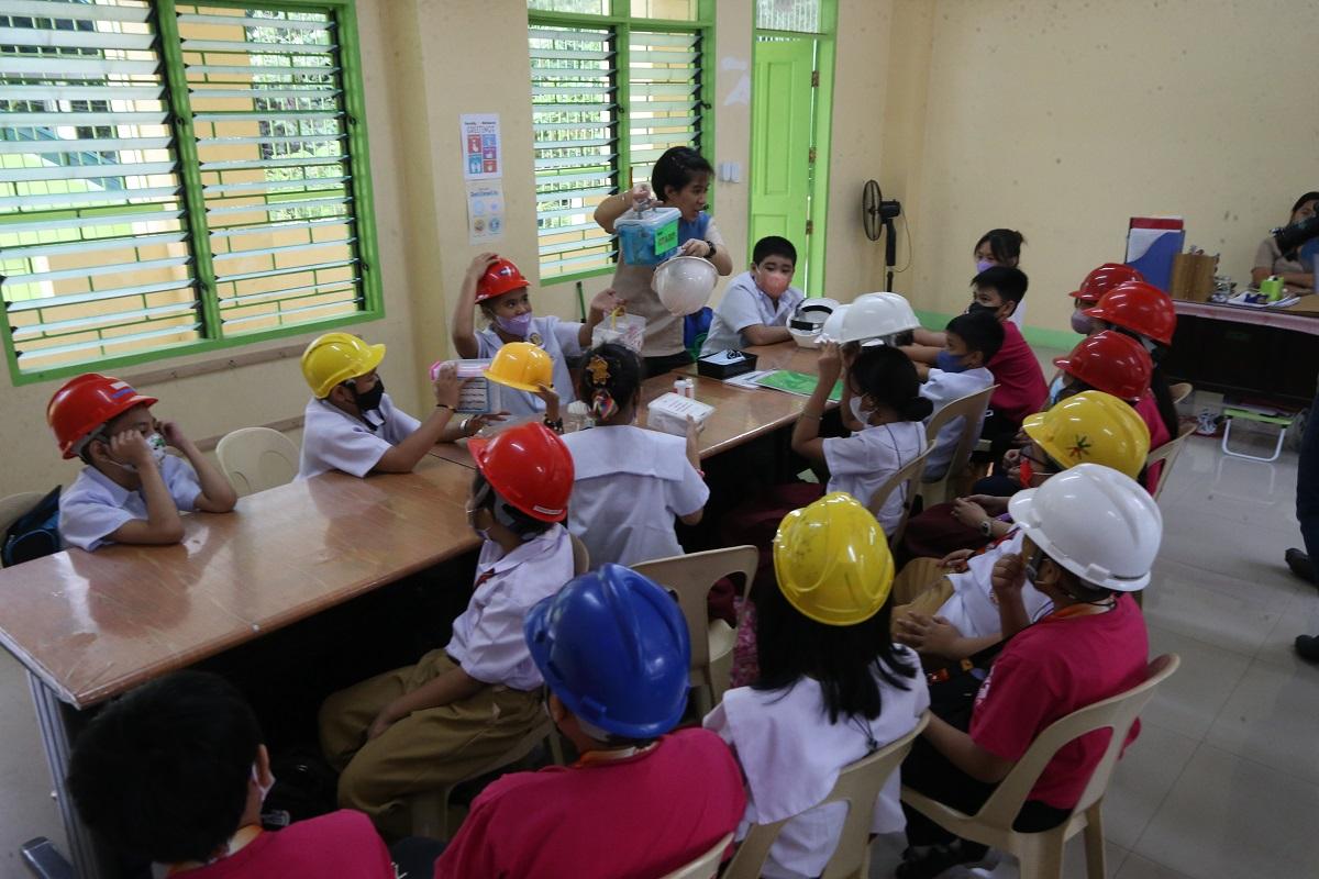 Kids taught earthquake readiness | Photos | GMA News Online