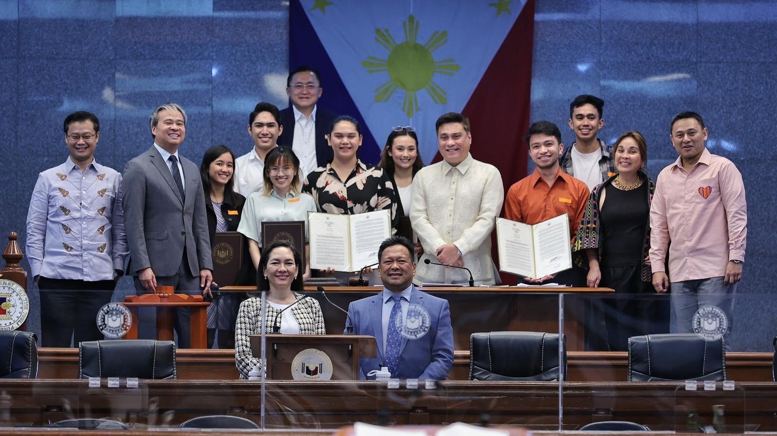 Senate honors 10 outstanding youth organizations | GMA News Online