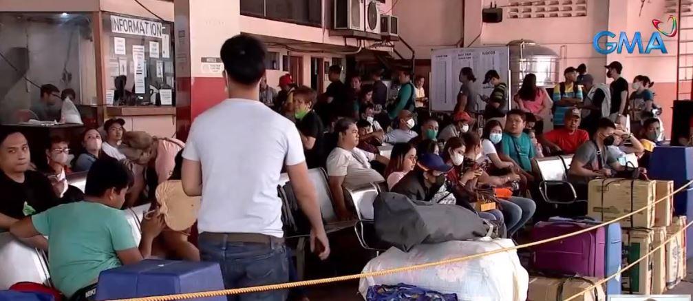 Holy Week travelers fill bus terminals as exodus begins | GMA News Online