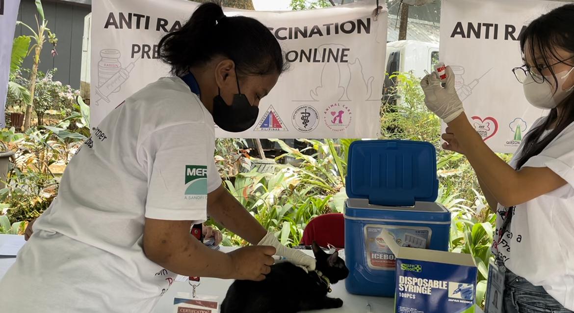 QC residents bring pets to city’s anti-rabies vaccination drive | GMA ...
