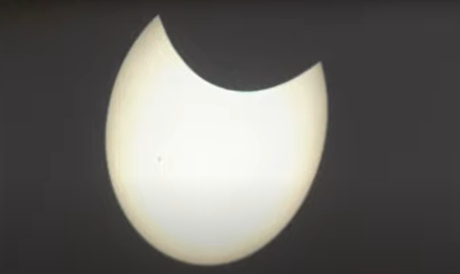 Rare hybrid solar eclipse witnessed on Thursday | GMA News Online