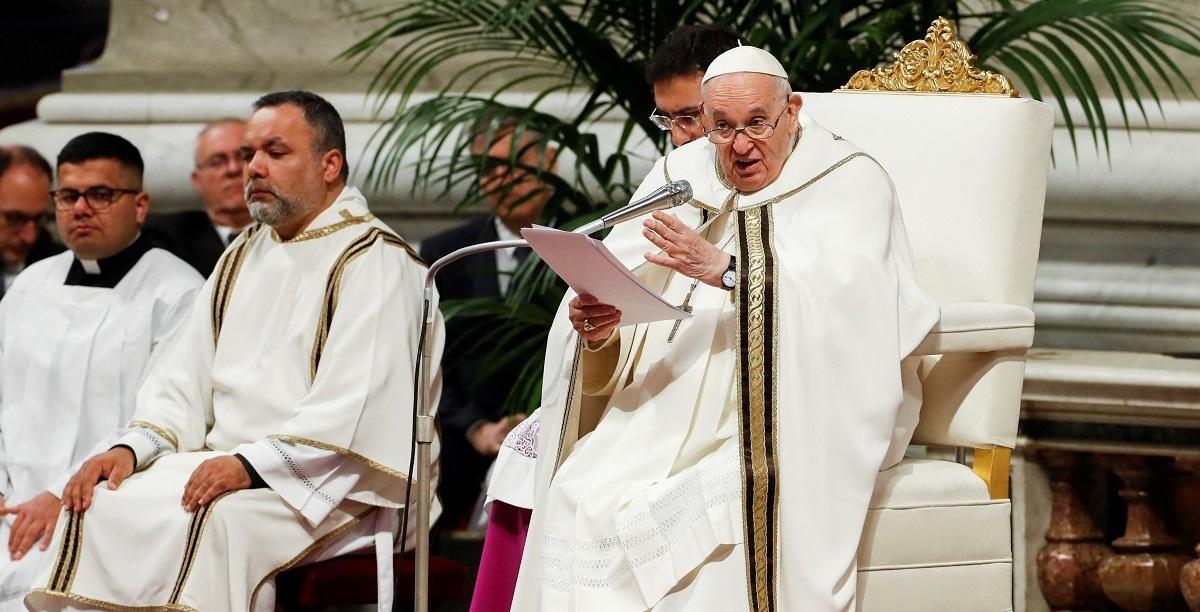 Pope, appearing recovered, gives message of unity on Holy Thursday ...