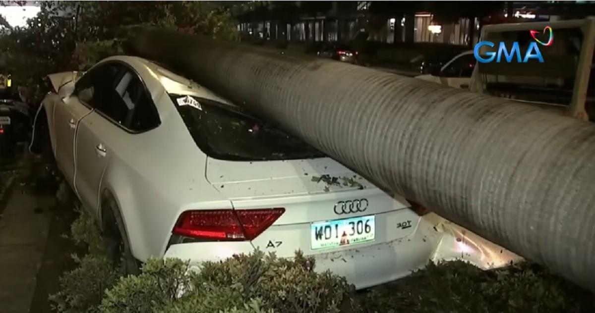 Luxury car, nadaganan ng puno sa Pasay City | Balitambayan