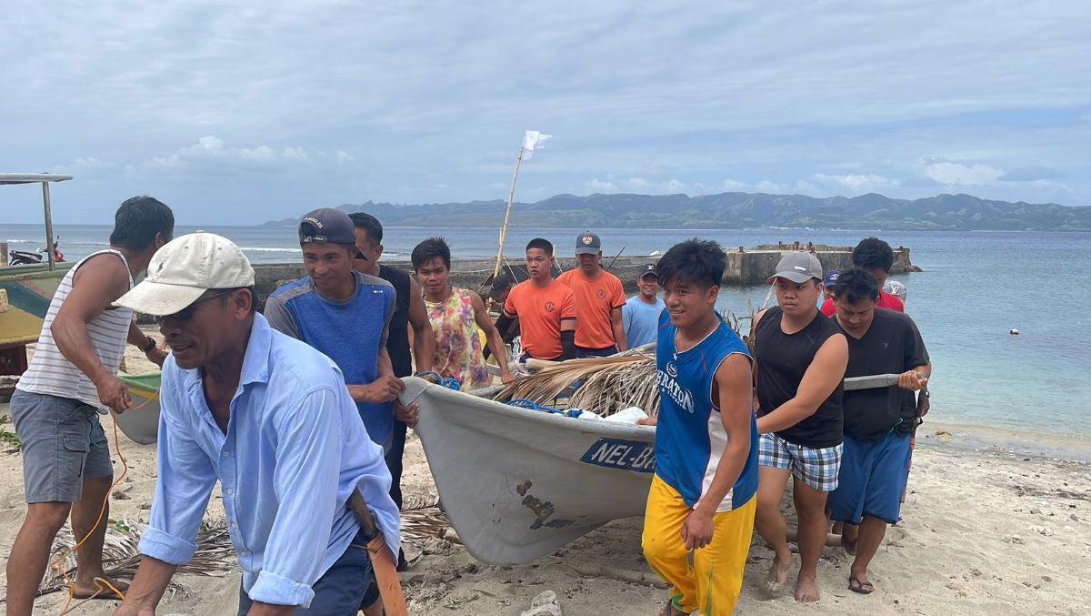 Batanes fishermen prepare early for Super Typhoon Betty | Photos | GMA ...