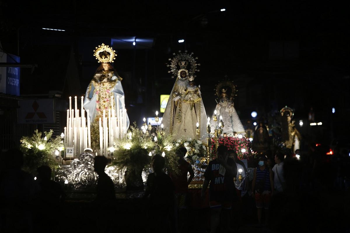 Catholic faithful walk with Marian images in Sampaloc | Photos | GMA ...