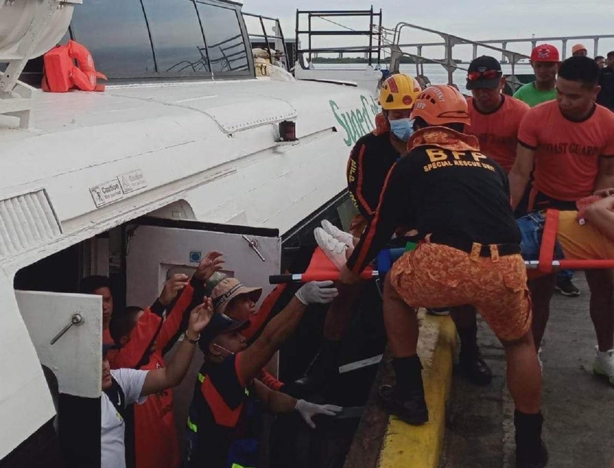 28 hurt as fast craft collides with cargo vessel off Cebu | GMA News Online