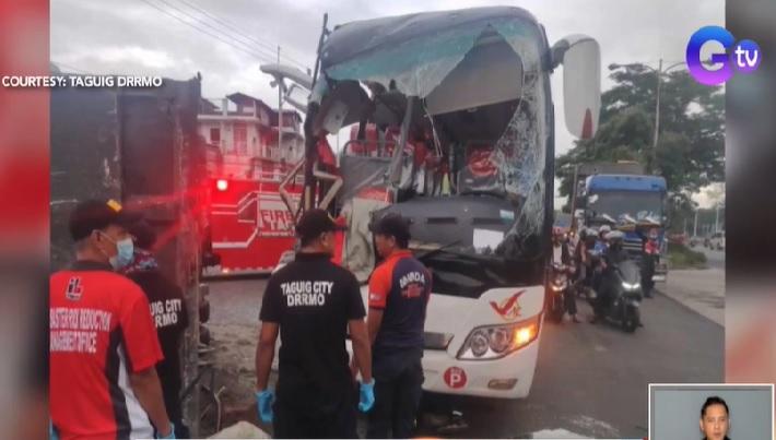Bus at truck, nagbanggaan sa Taguig; konduktor na tumilapon, patay ...