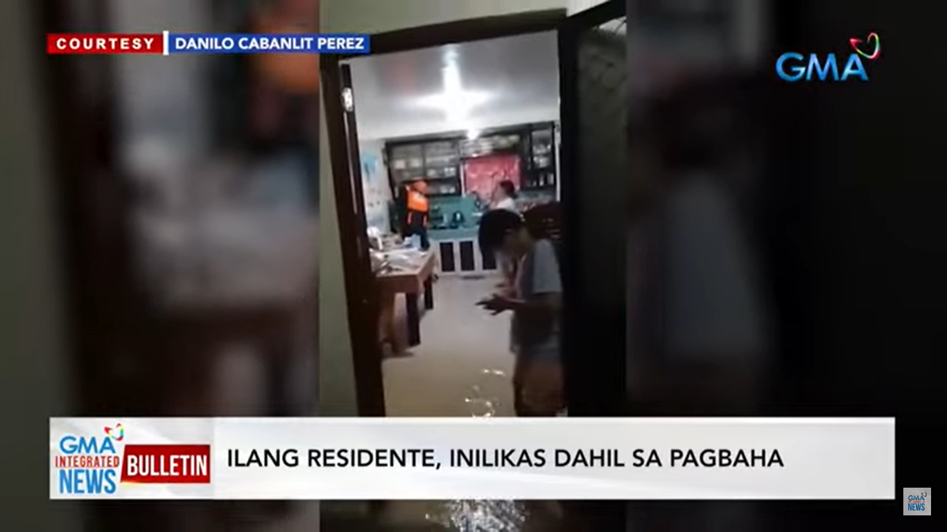 Some Residents Of Bataan Village Evacuate Due To Flooding Gma News Online