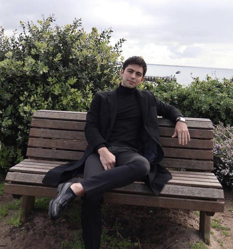 Derrick Monasterio looks dapper in all-black outfit | GMA News Online