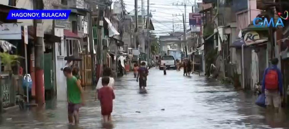 High tide, rains from storms worsening flooding in Bulacan | GMA News ...