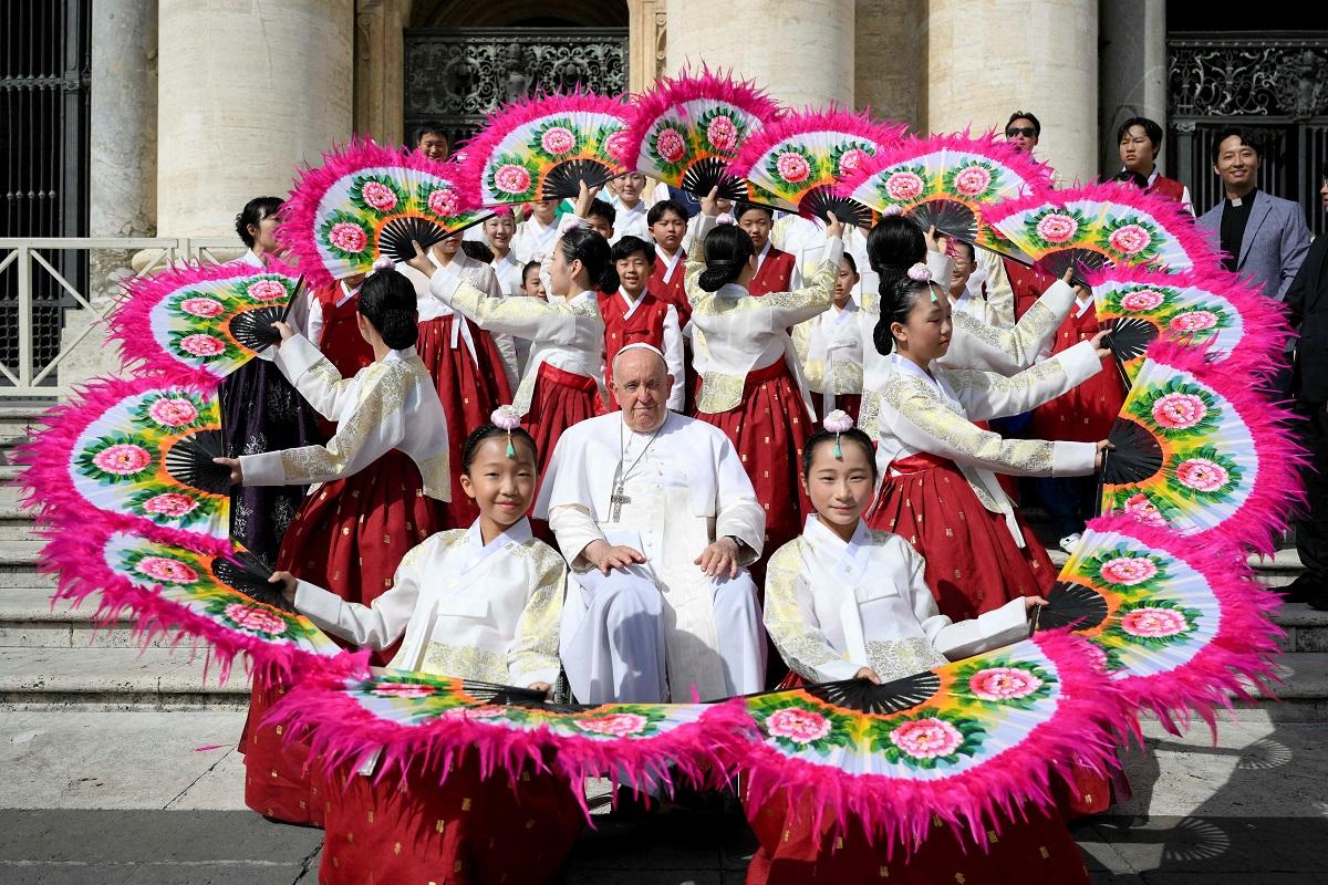 Colorful South Korean performers surround Pope Francis at the Vatican ...