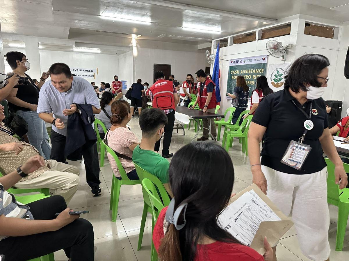 Gov't starts giving out P15K cash aid to rice retailers affected by price cap | GMA News Online