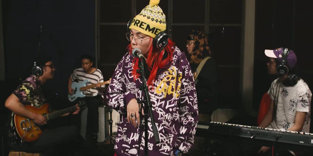 Dilaw performs 'Firefly' theme song 'Alapaap' | GMA News Online