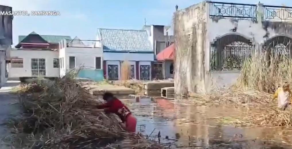 Pampanga, Bulacan cemeteries still flooded 2 weeks before Undas 2023 ...