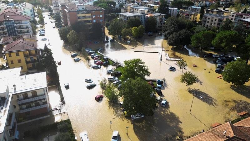 6 killed as 'unprecedented' downpours swamp Italy's Tuscany | GMA News ...