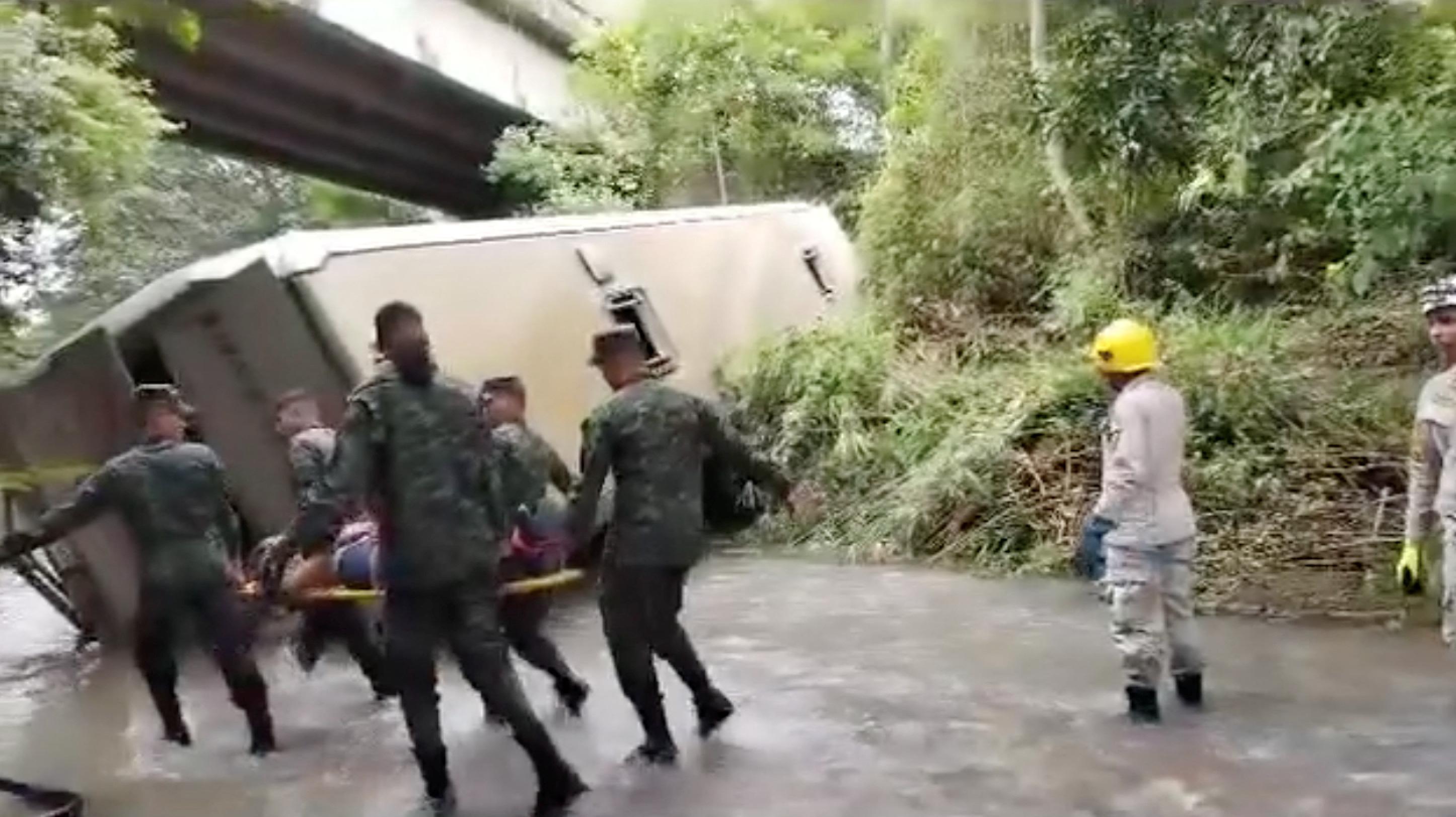 Honduras bus crash leaves 12 dead, dozens injured | GMA News Online