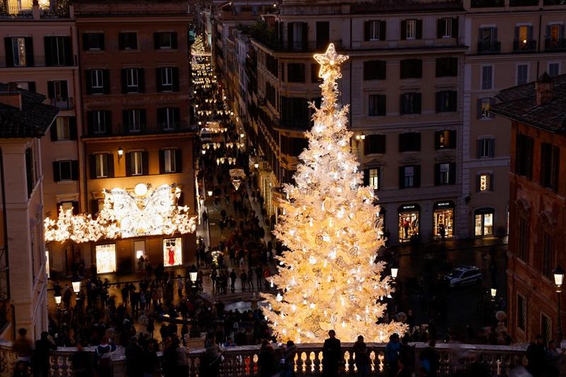 Christmas lights and tree lit up in Rome | Photos | GMA News Online